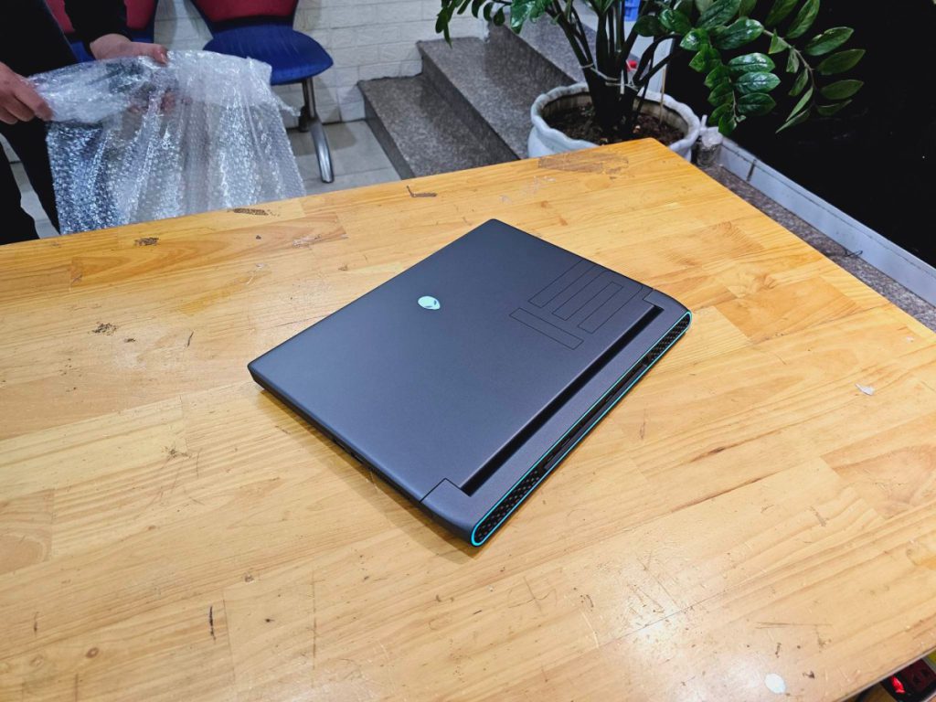 Dell Alienware M15 R7 Ryzen 7 6800H/ 16GB/ 512GB/ RTX 3050Ti 4GB/ 15.6 ...