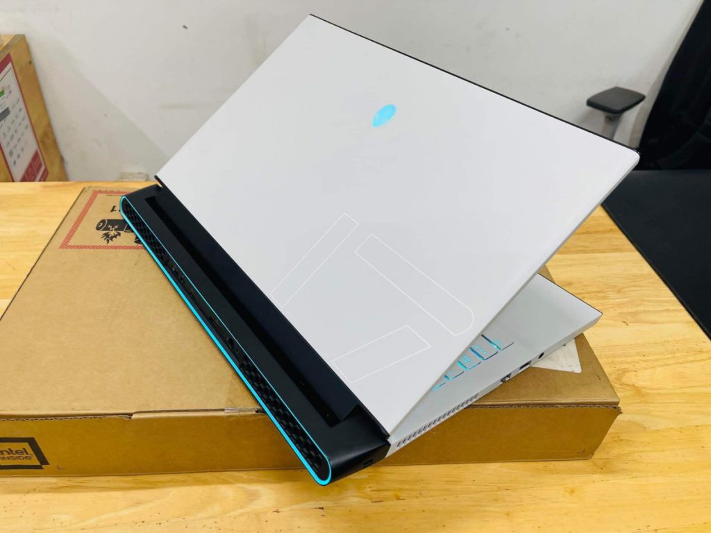 Dell Alienware M17 R3 Core i7-10750H /16GB /256GB /RTX 2060 6GB /17.3 ...