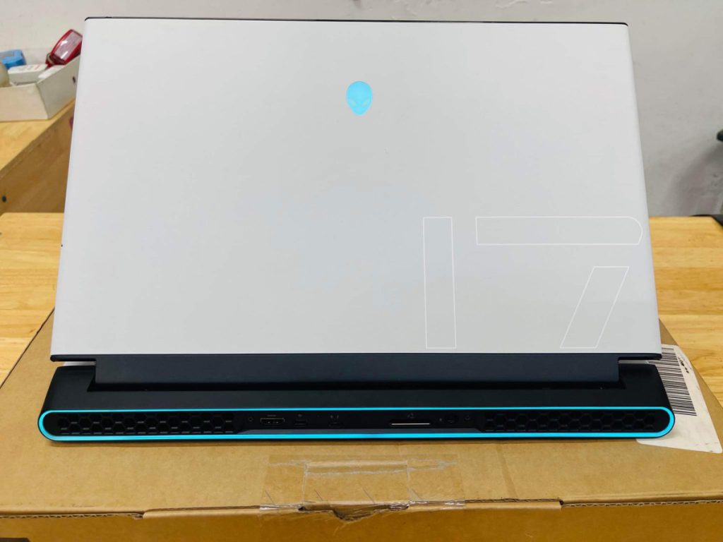 Dell Alienware M17 R3 Core i7-10750H /16GB /256GB /RTX 2060 6GB /17.3 ...