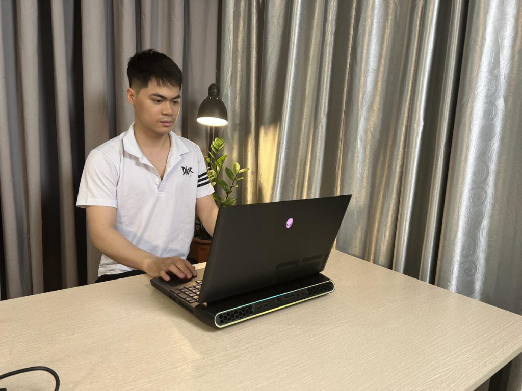 Dell Alienware Area 51M R1 Core i7-9700K /16GB /512GB /RTX 2060 6GB /17 ...