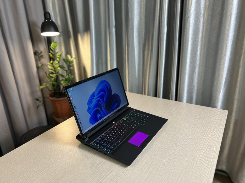 Dell Alienware Area 51M R1 Core i7-9700K /16GB /512GB /RTX 2060 6GB /17 ...
